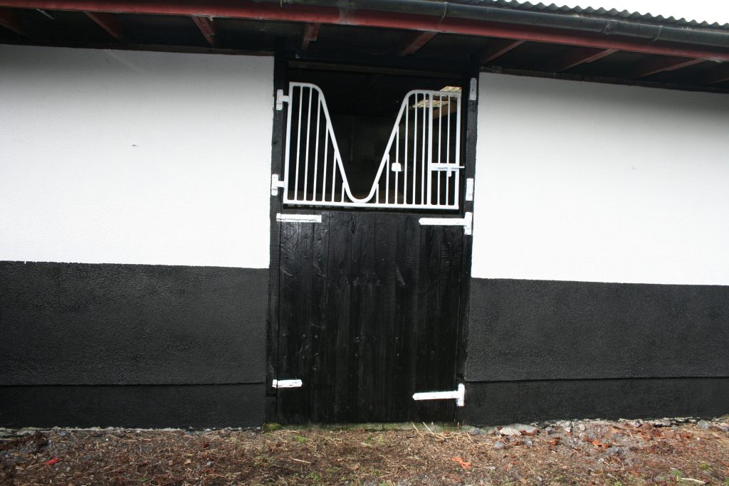 Black Stable Paint - Buy Direct from the Manufacturer - Brosna Paints Ltd